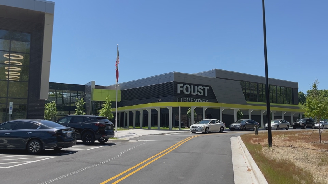 Foust Elementary embraces tech in new school building | wfmynews2.com