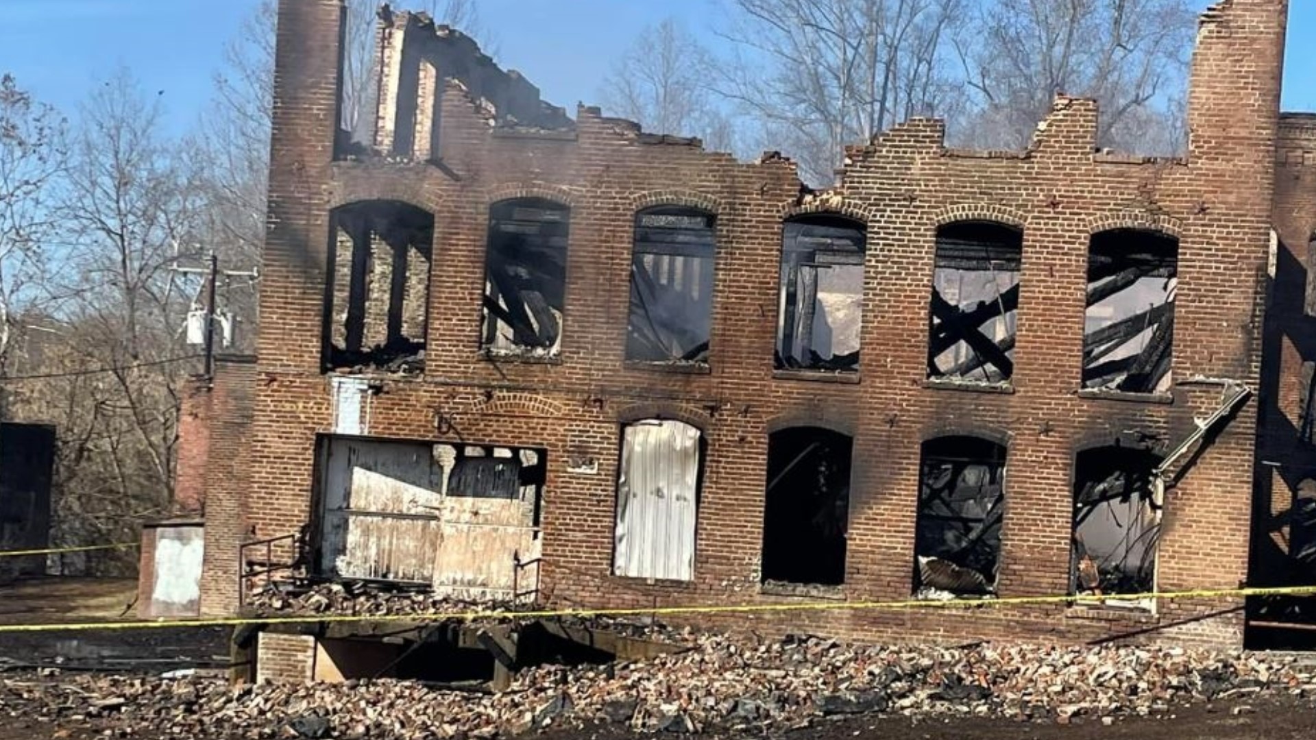 Firefighters battle Alamance County fire | wfmynews2.com