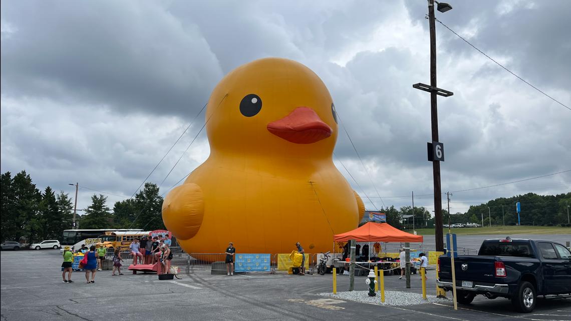 World's largest duck quacks her way to Greensboro | wfmynews2.com