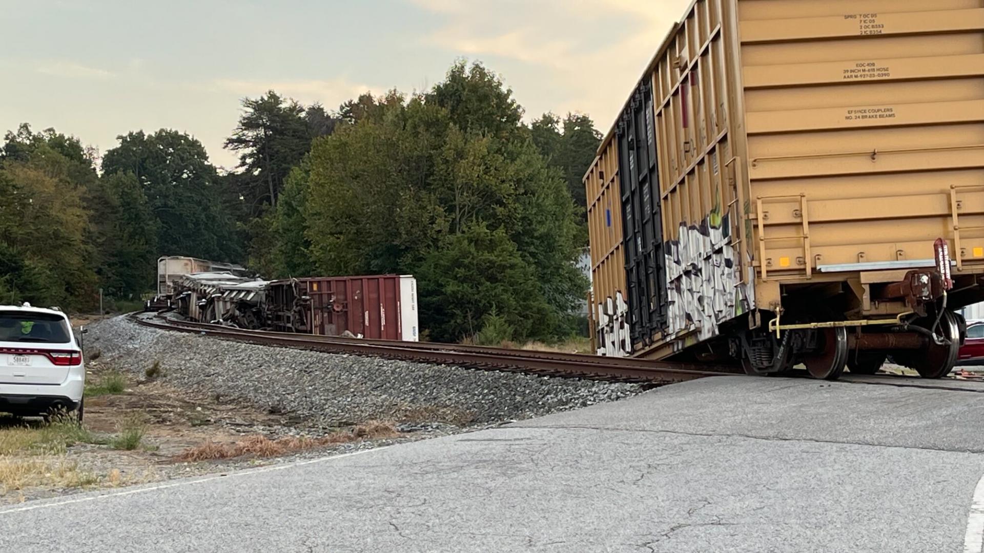 Train derails near Glenola Industrial Drive in Archdale | wfmynews2.com