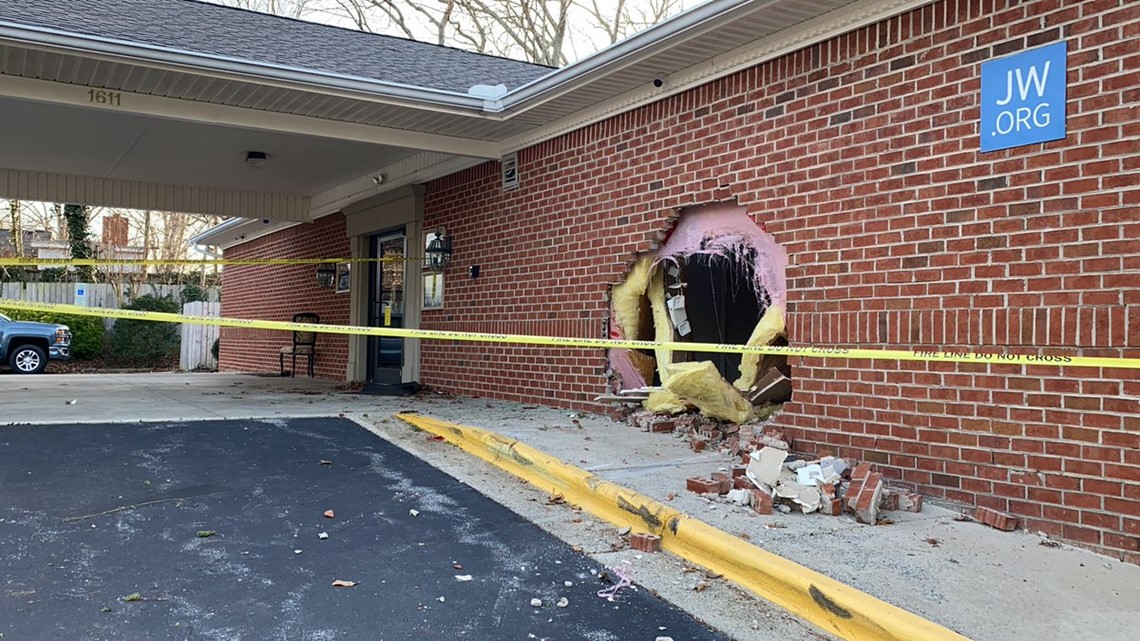 Car crashing into building in Greensboro | wfmynews2.com