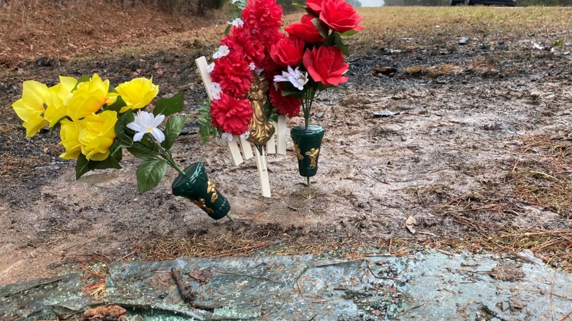 Crash leaves three people dead on NC-109 in Lexington | wfmynews2.com